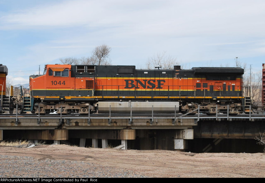 BNSF 1044